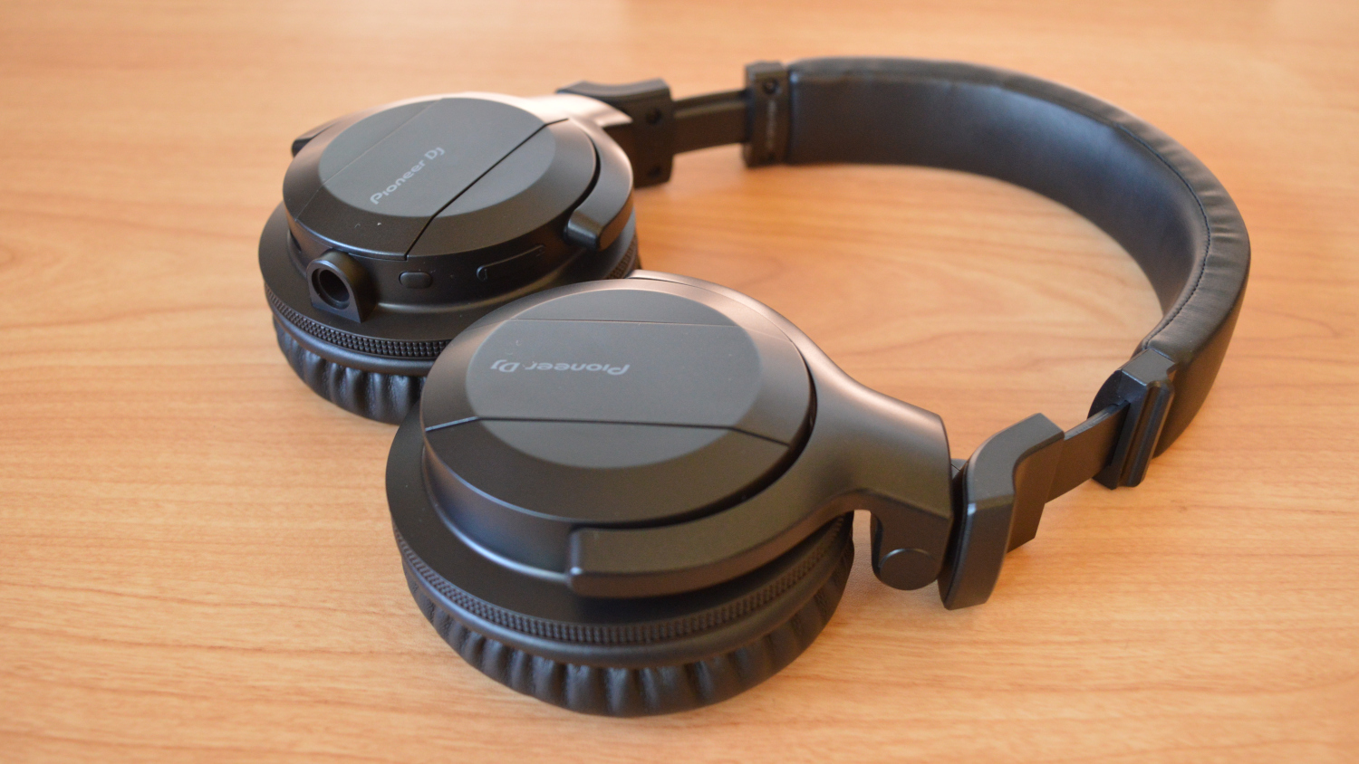 Pioneer HDJ-CUE1BT-K Headphones Review - Headphone Review